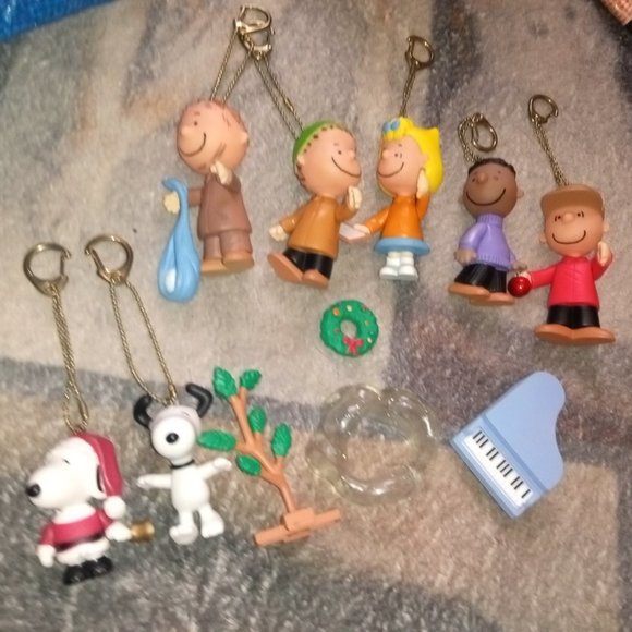 Peanuts | Holiday | Peanuts Christmas Poseable Mini Figure ...